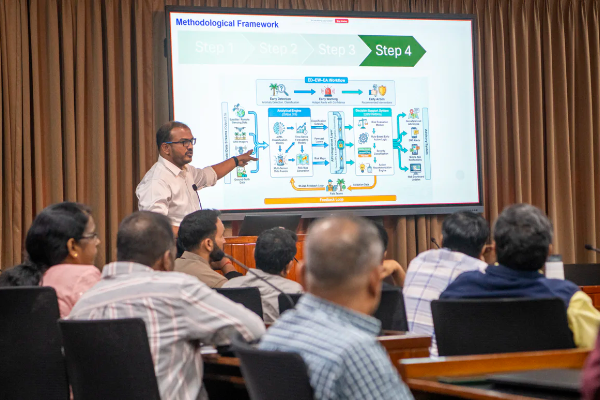 ICRISAT goes digital in global battle against red palm weevil - Farmers ...